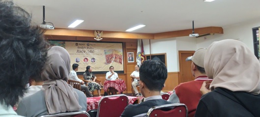 Bedah Buku Ratu Adil: Ramalan Jayabaya dan Sejarah Perlawanan Wong ... Bedah Buku Ratu Adil: Ramalan Jayabaya dan Sejarah Perlawanan Wong ...